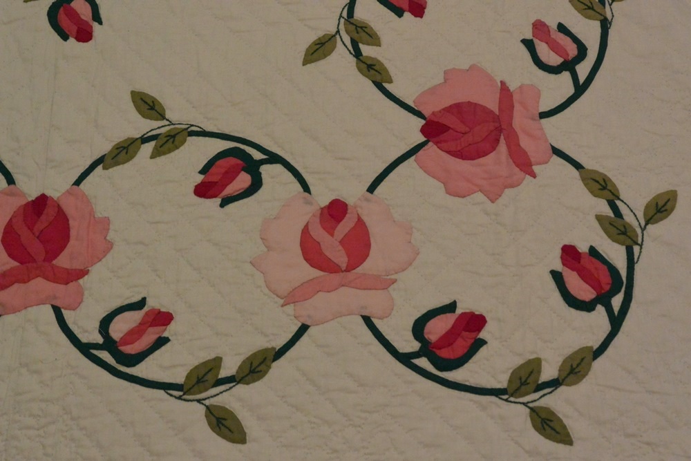 Beautiful Handmade Quilt with Roses and Scalloped Edge | EBTH