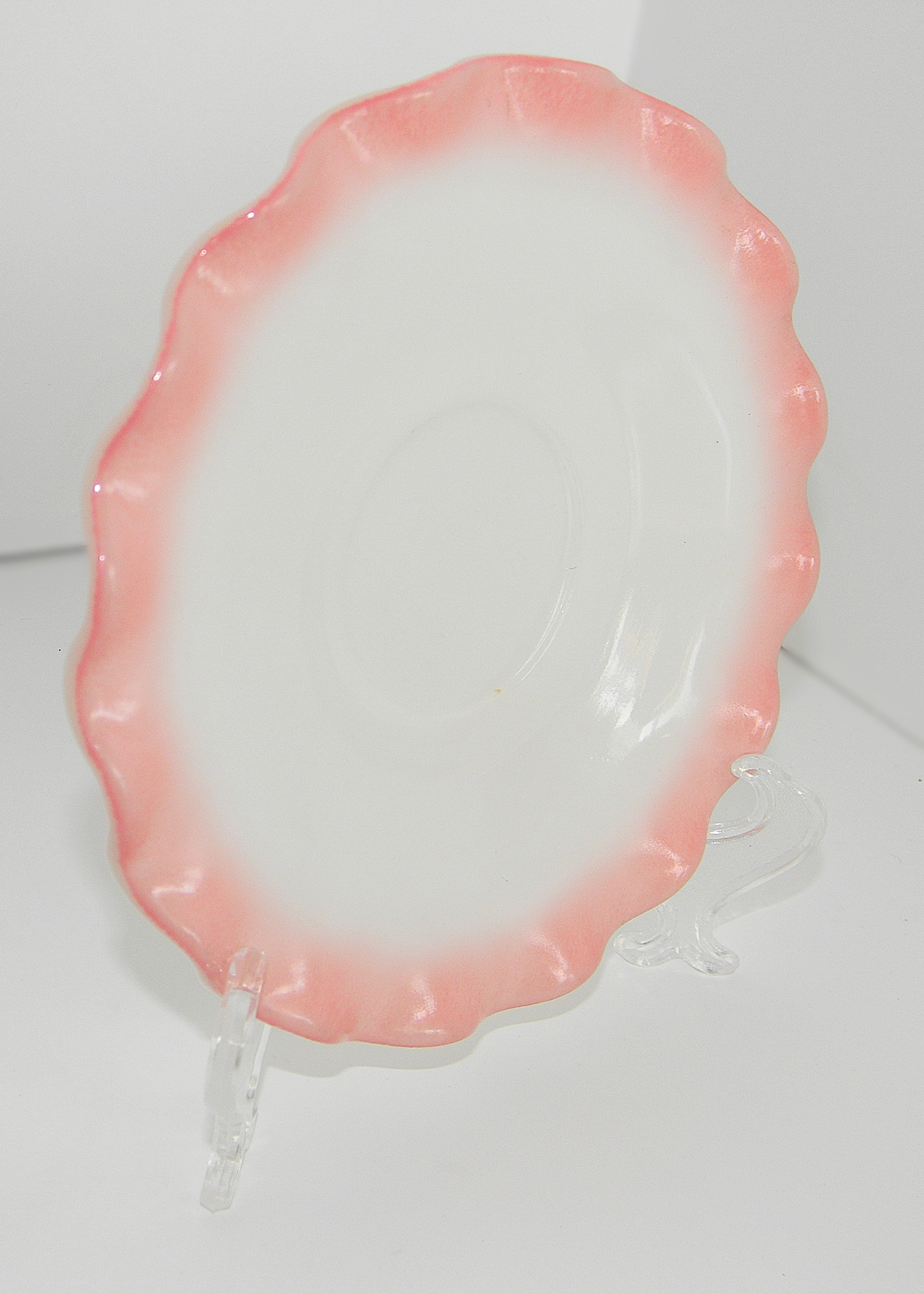 Set of Pink, Ruffle Edged Plates | EBTH