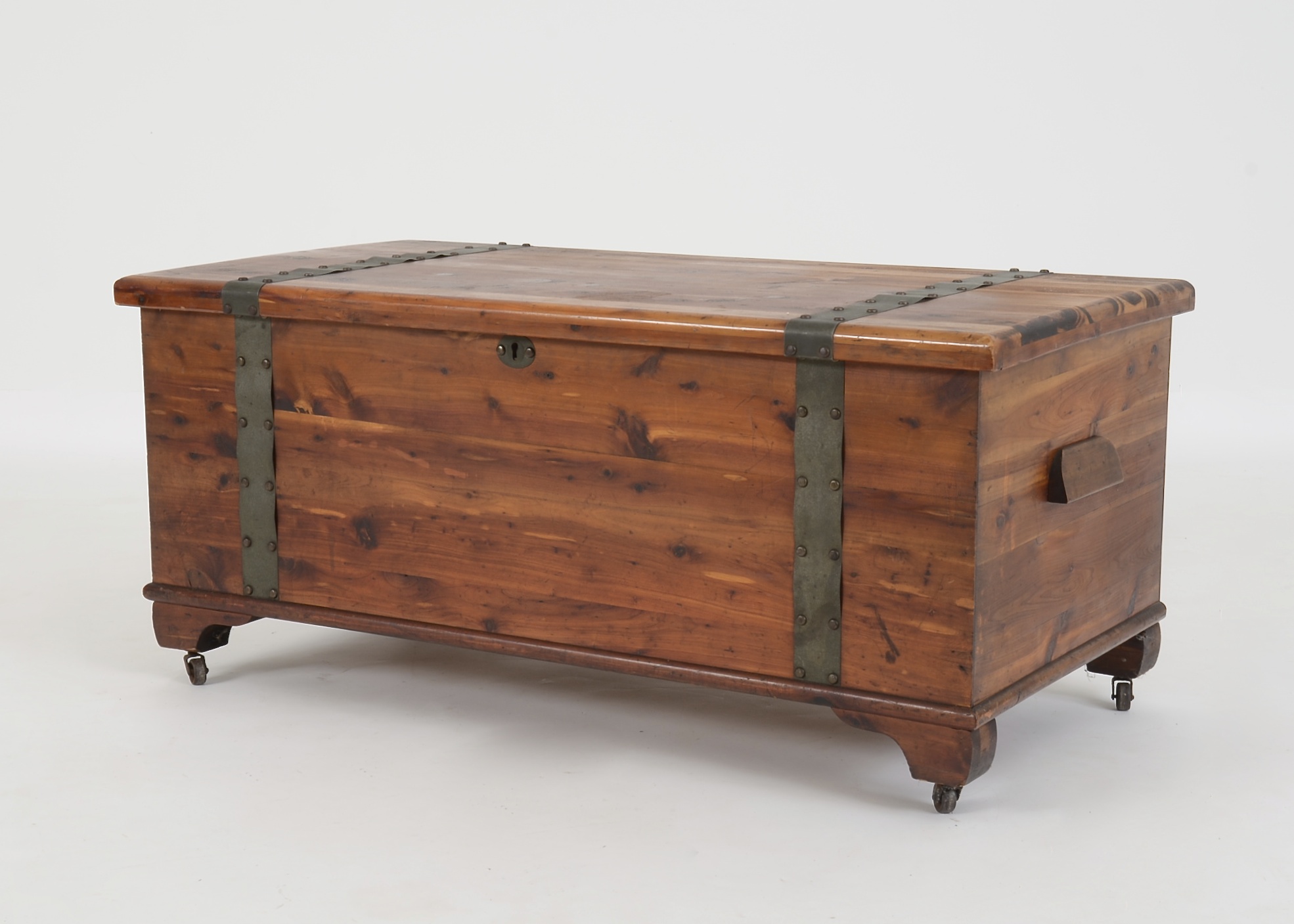 Cedar Chest on Casters | EBTH
