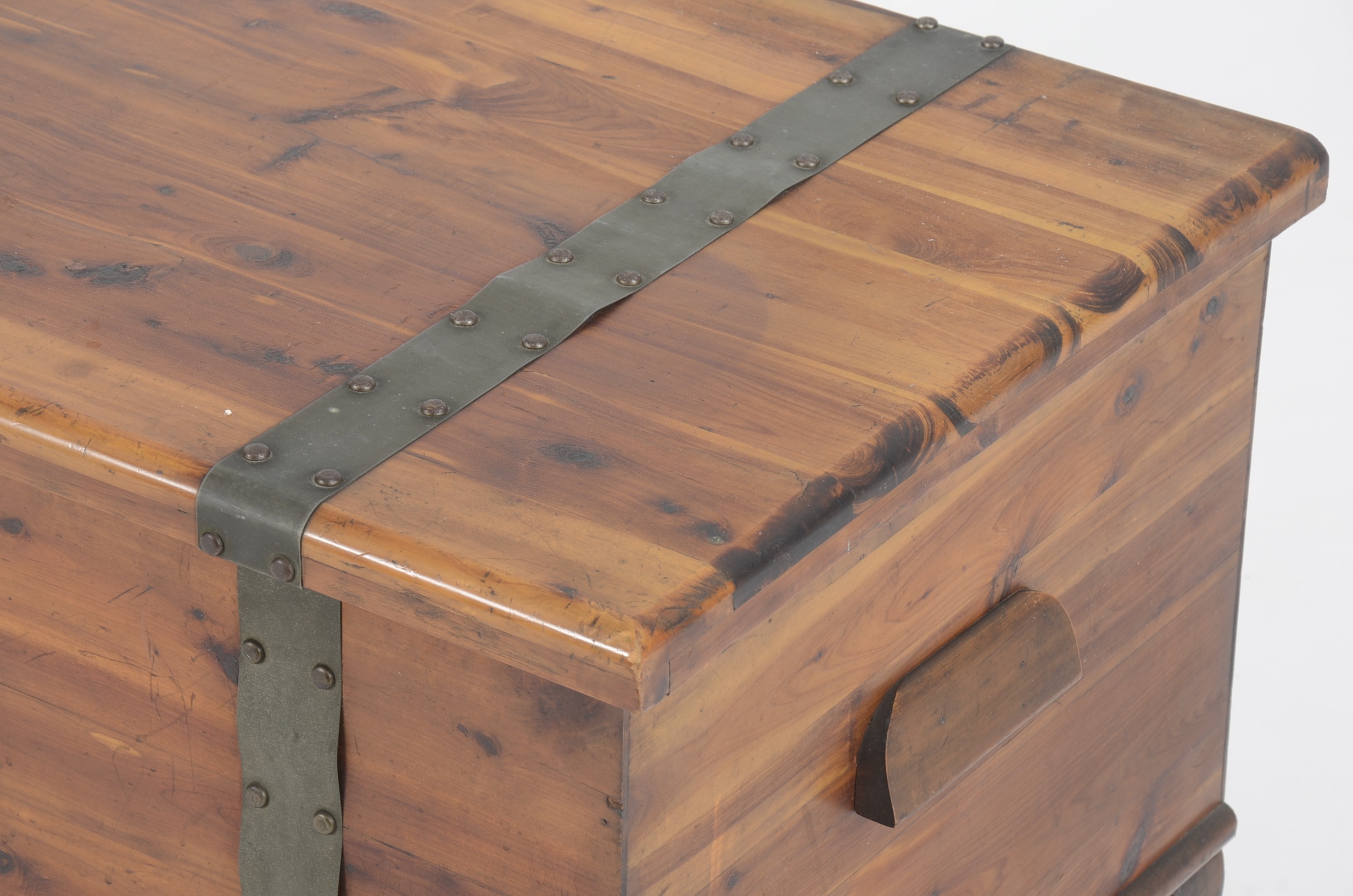 Cedar Chest on Casters | EBTH