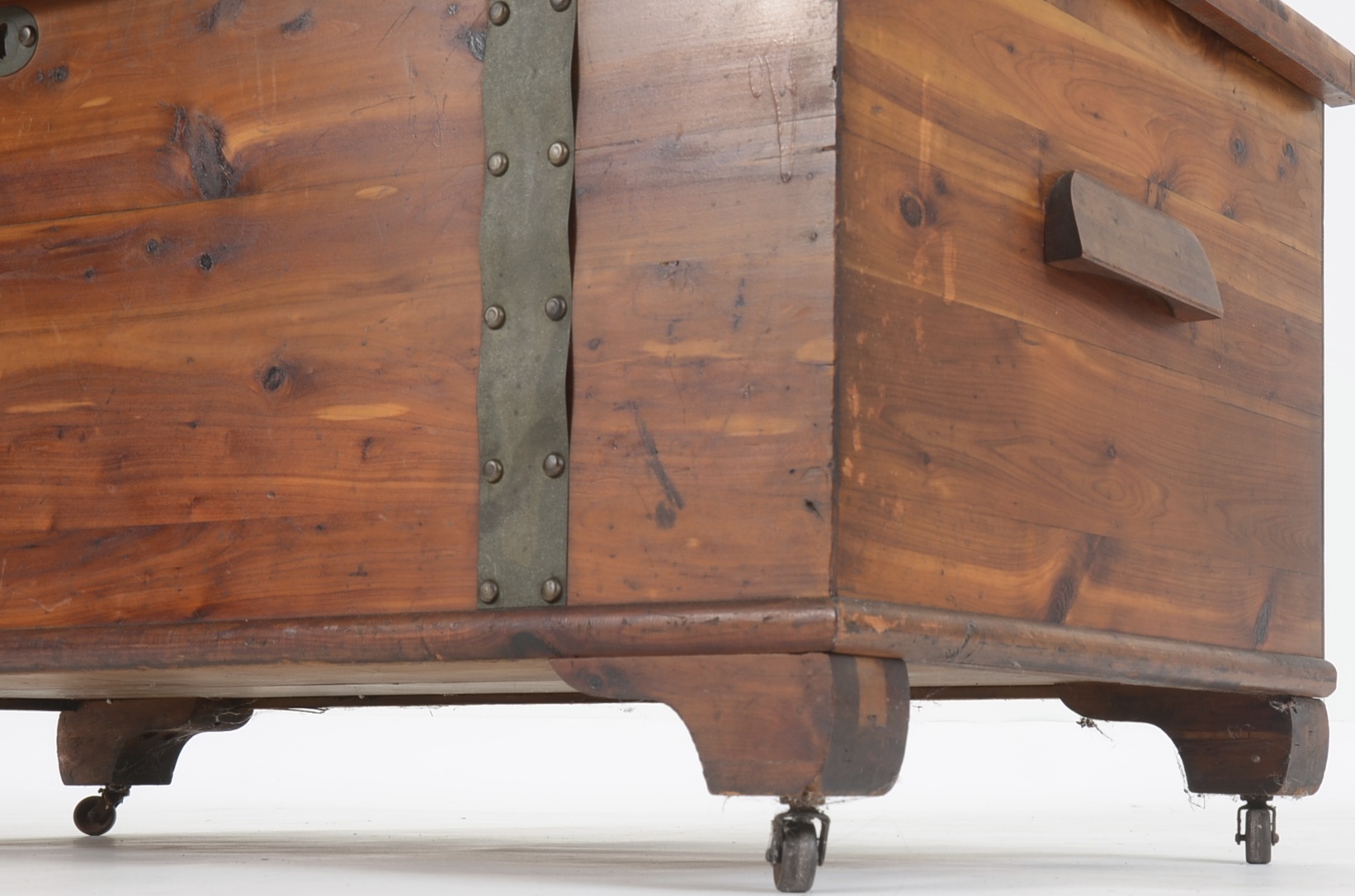 Cedar Chest on Casters | EBTH