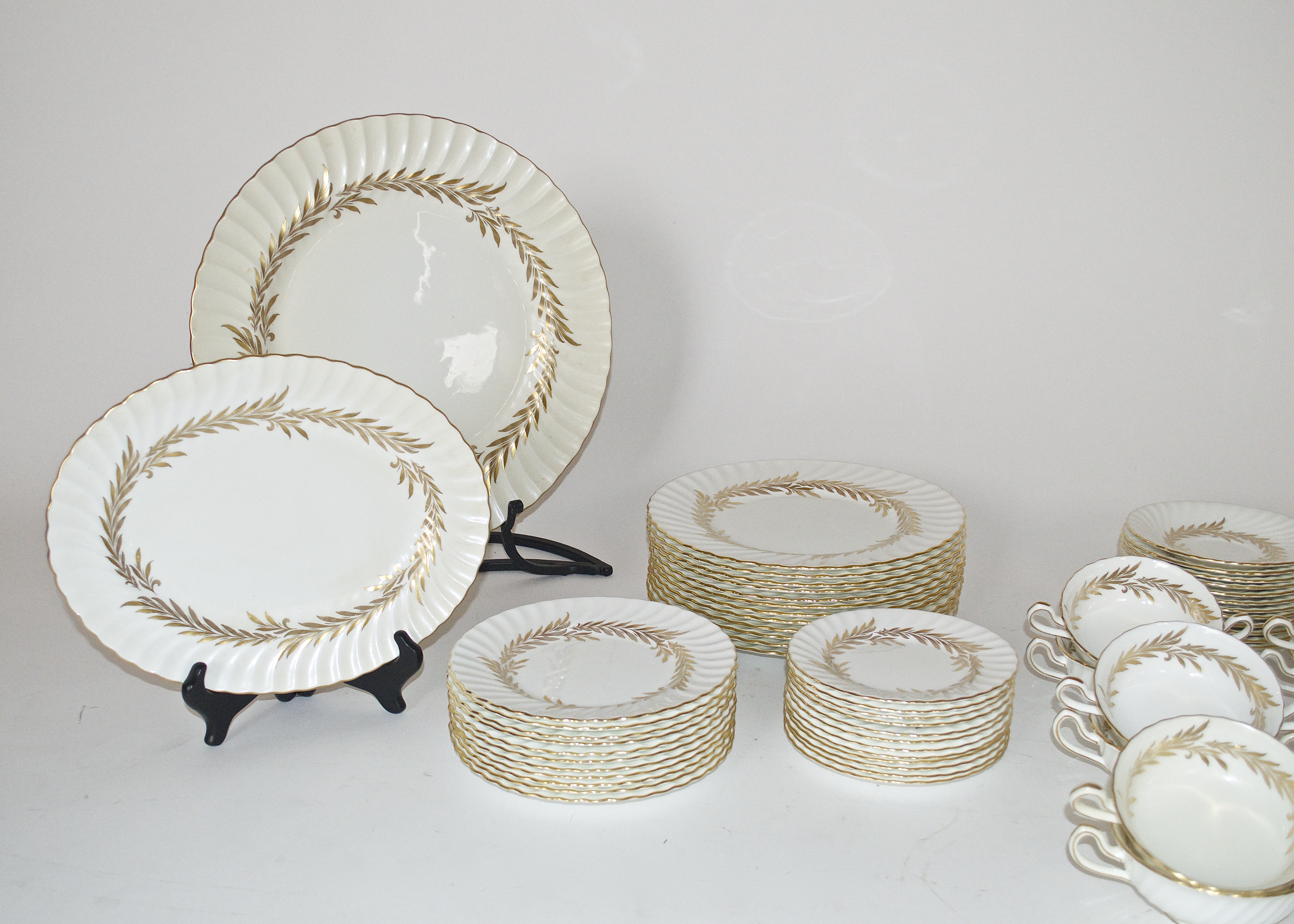 Minton Golden Symphony England Bone China Set | EBTH