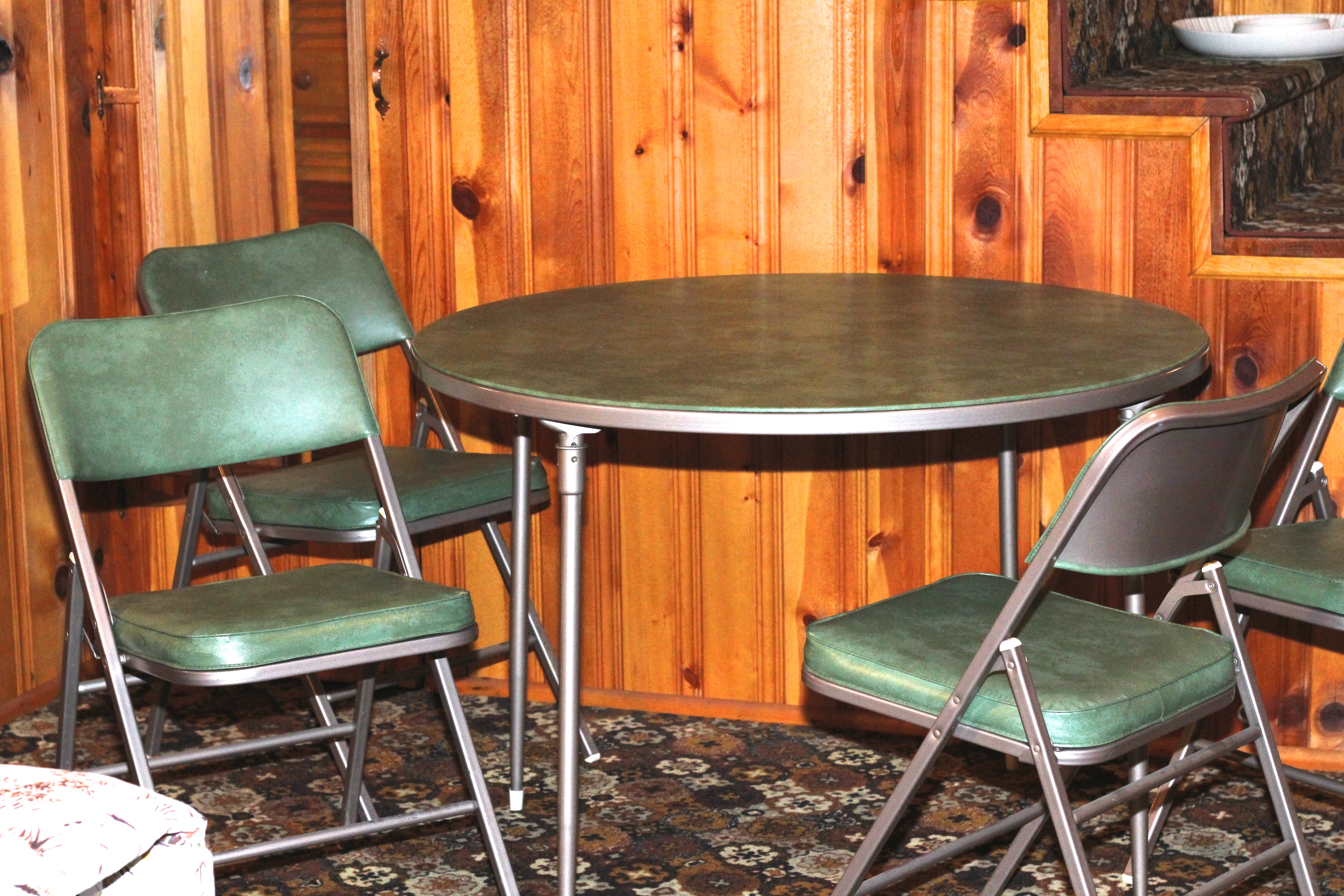 Vintage Vinyl and Metal Round Samsonite Folding Table | EBTH