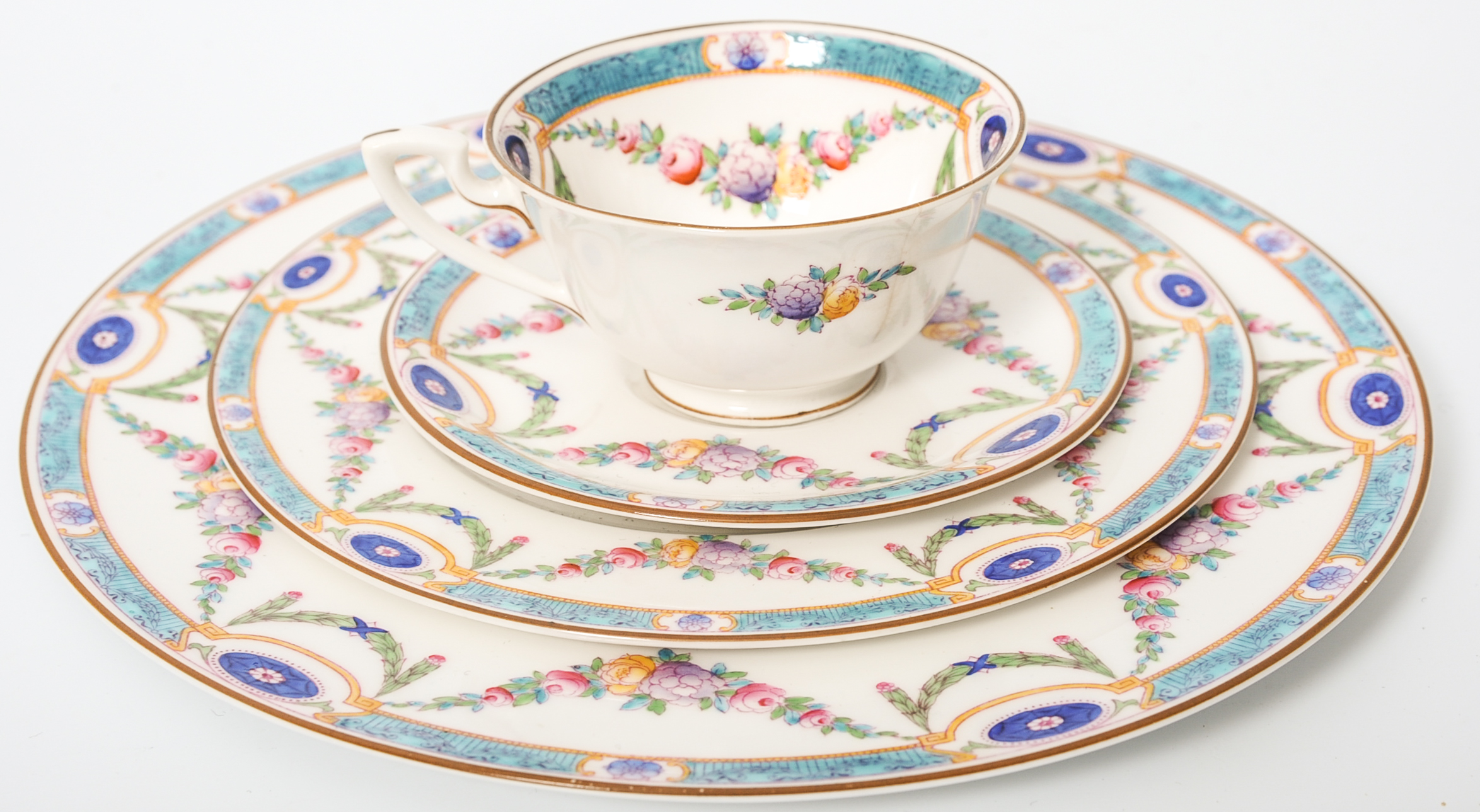 Vintage Royal Worcester "Puritan" China Set | EBTH