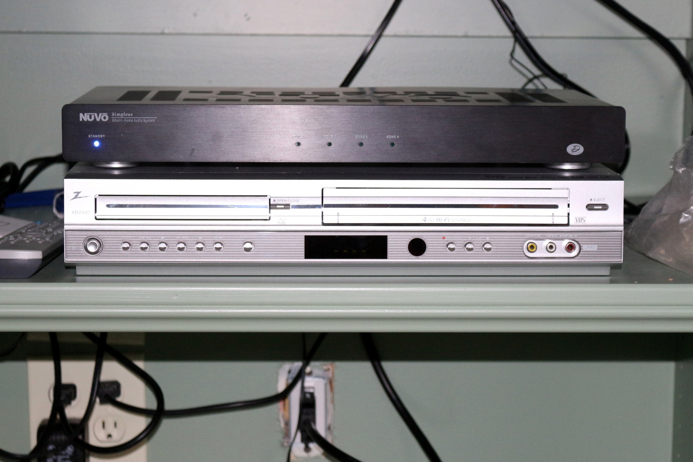 Zenith DVD / VHS Player Model XBV442 | EBTH