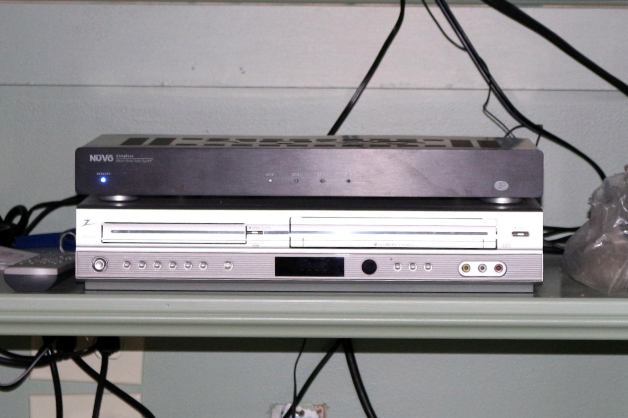 Zenith DVD / VHS Player Model XBV442 | EBTH