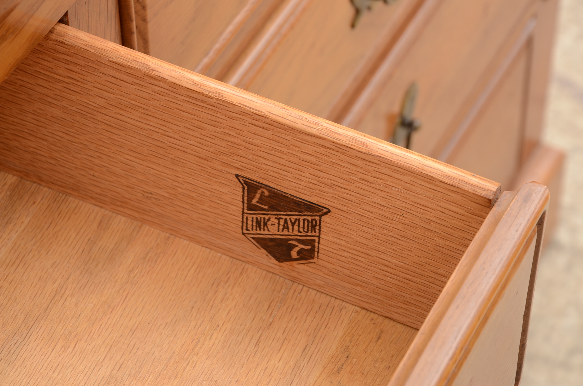 Link Taylor Dresser With Mirror | EBTH