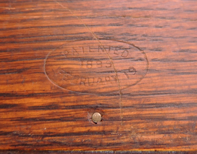 Antique Sphinx Model 27 Singer Treadle Sewing Machine and Cabinet | EBTH