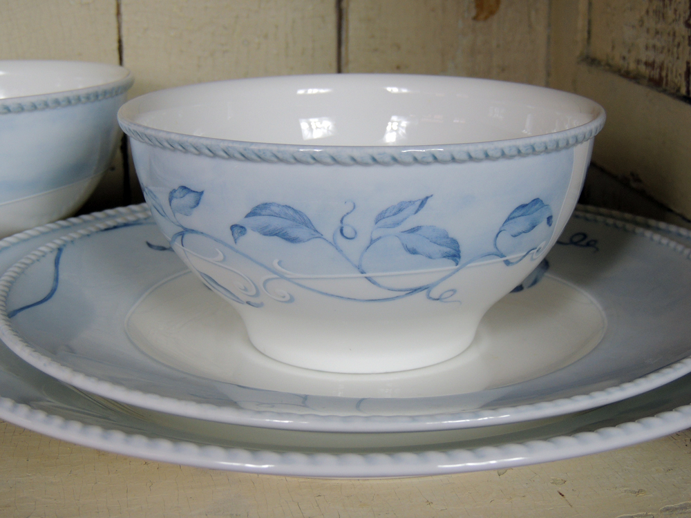 Lenox Swedish Lodge China Dinnerware Set | EBTH