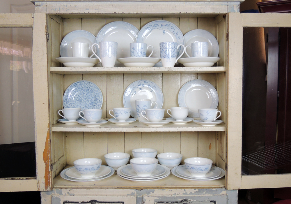 Lenox Swedish Lodge China Dinnerware Set | EBTH