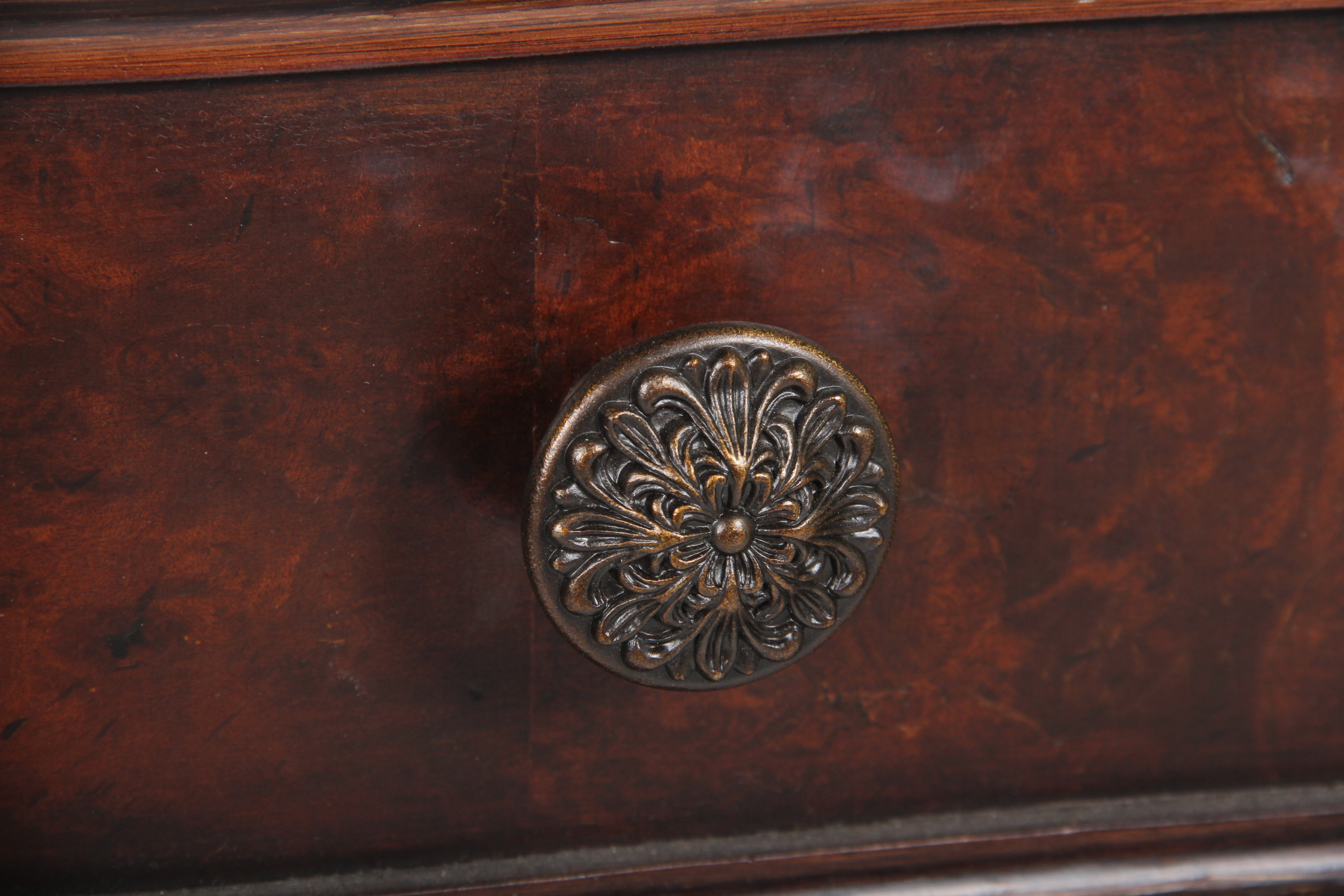 Scalloped Front Chest of Drawers | EBTH
