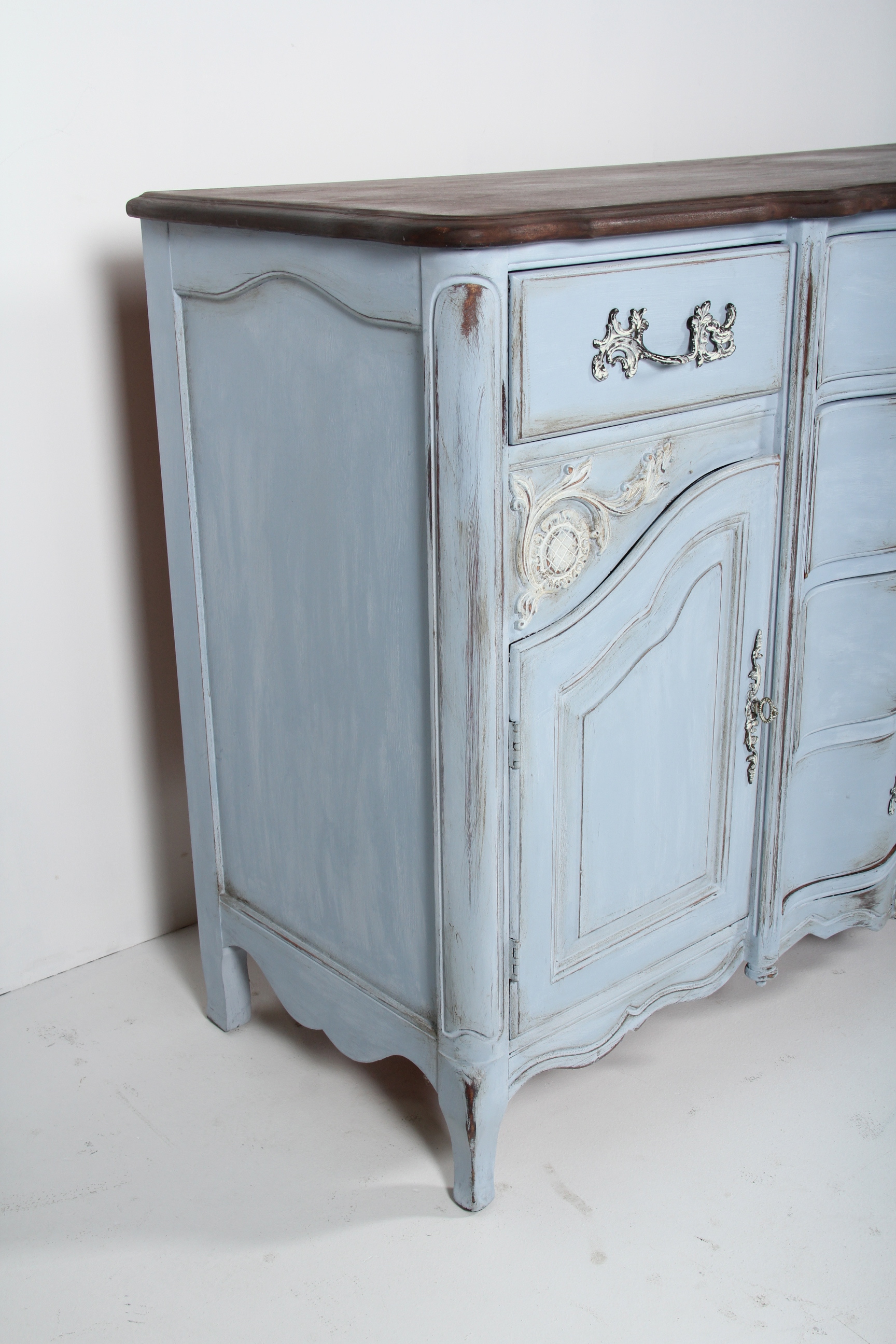 Vintage French Provincial Buffet | EBTH