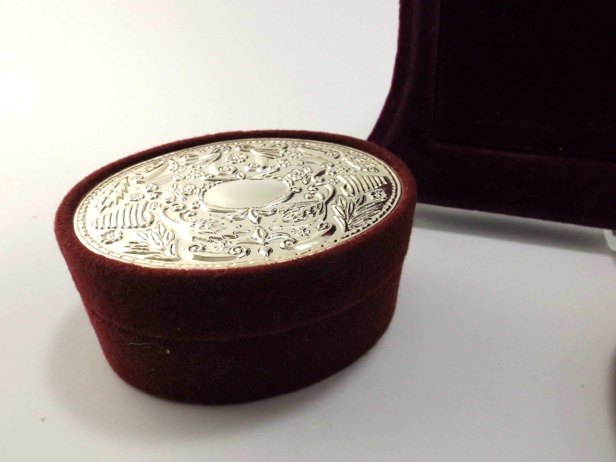 Velvet Boxes and Vintage Velvet Necklace Case | EBTH