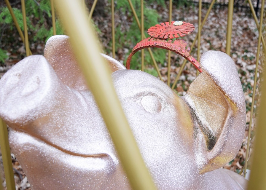 A Big Pig Gig "Pig For All Seasons" by Michael Scott | EBTH