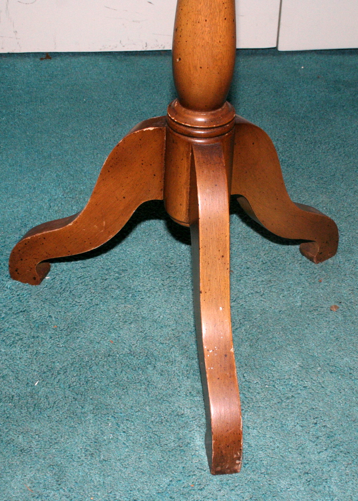 Tiered Accent Table | EBTH