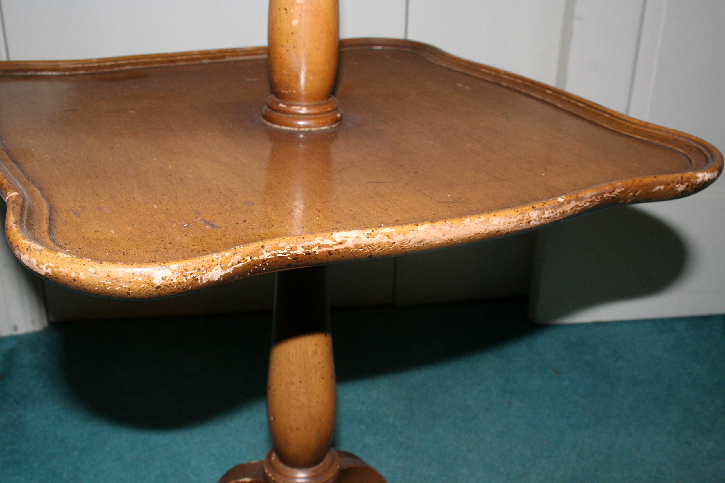 Tiered Accent Table | EBTH