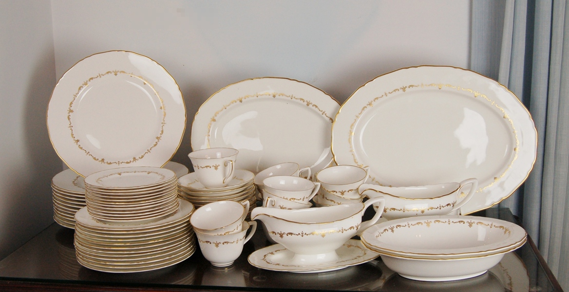 Royal Worcester Fine China "Gold Chantilly" Set of Twelve | EBTH