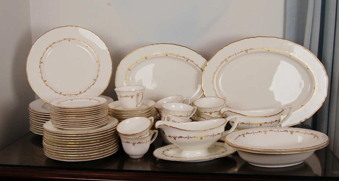 Royal Worcester Fine China "Gold Chantilly" Set of Twelve | EBTH