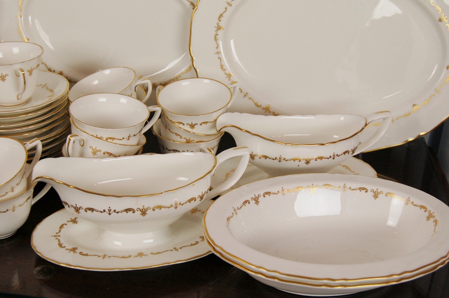 Royal Worcester Fine China "Gold Chantilly" Set of Twelve | EBTH