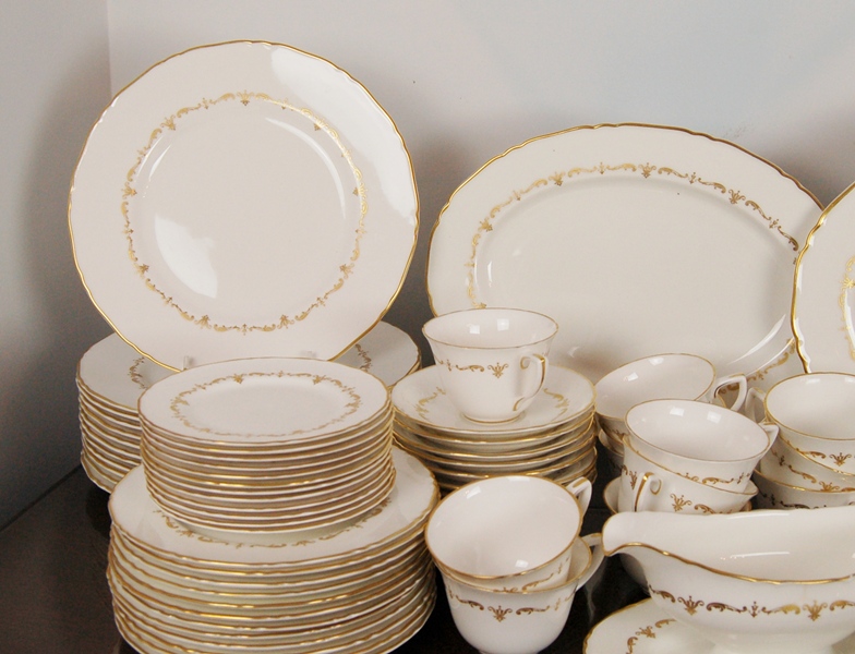Royal Worcester Fine China "Gold Chantilly" Set of Twelve | EBTH