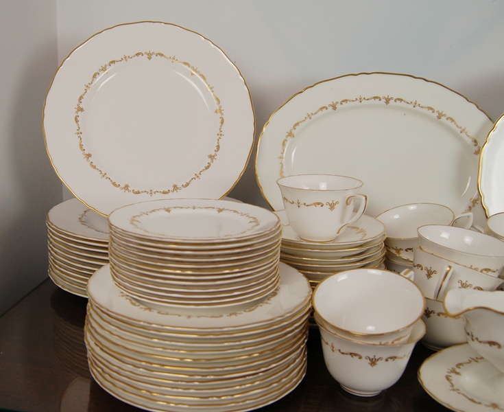Royal Worcester Fine China "Gold Chantilly" Set of Twelve | EBTH