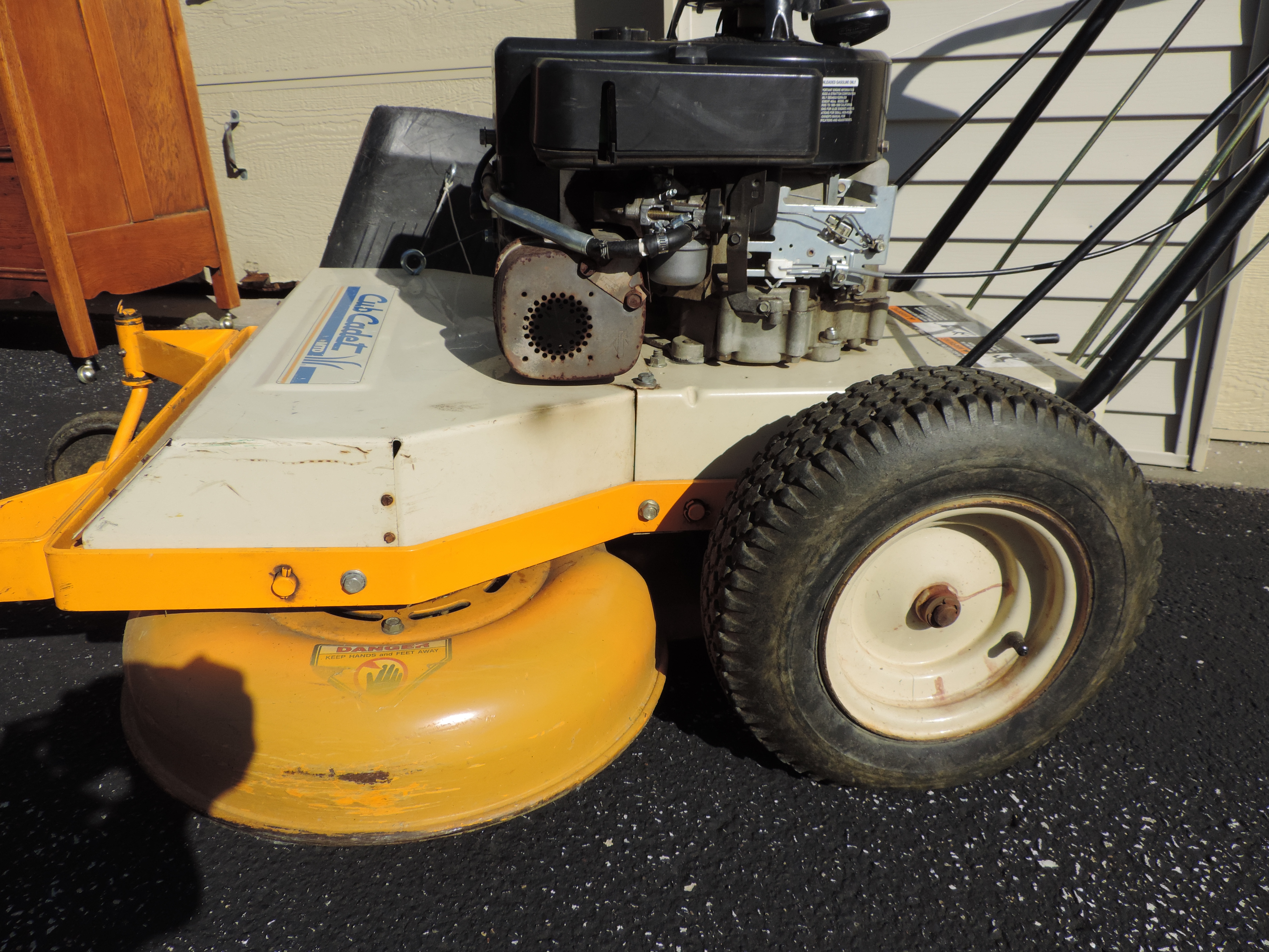 Cub Cadet Wide Cut 833R Lawn Mower | EBTH