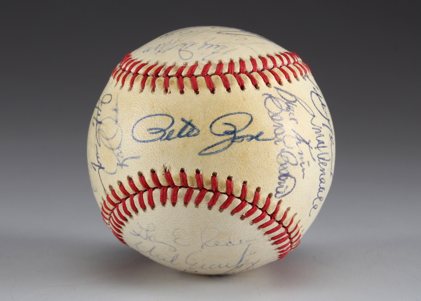 1985 Cincinnati Reds Signed Team Baseball | EBTH