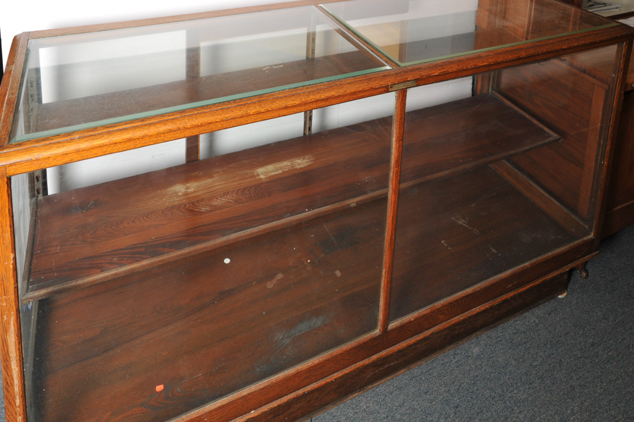 Columbus Showcase Company Antique Display Case | EBTH