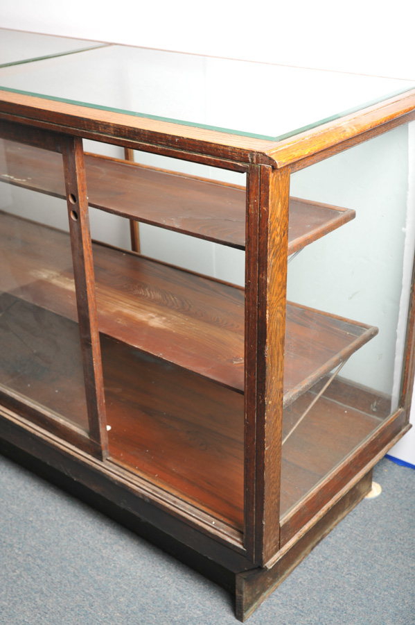 Columbus Showcase Company Antique Display Case | EBTH
