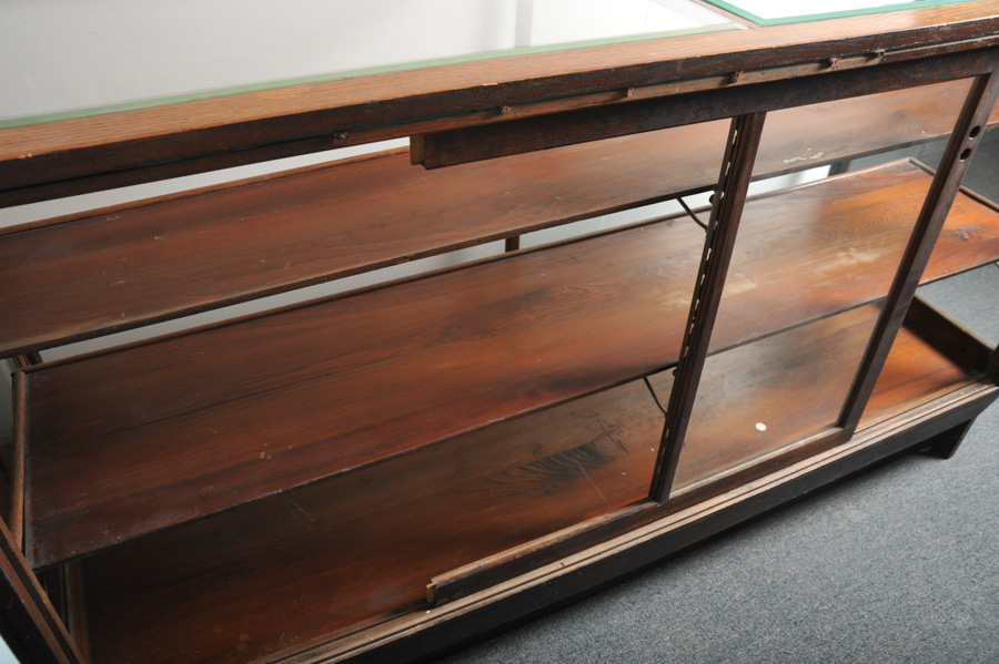 Columbus Showcase Company Antique Display Case | EBTH