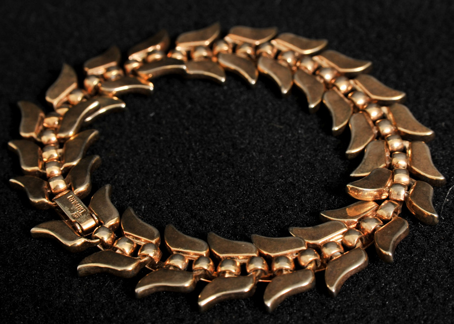 Vintage Crown Tifari Signed Link Bracelet With Leaf Motif | EBTH