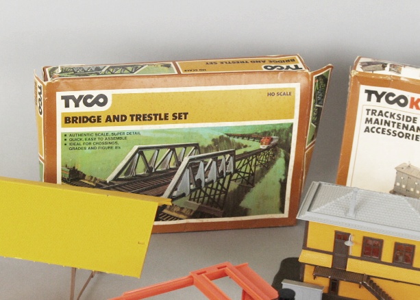 TYCO HO Scale Train Buildings & Accessories | EBTH
