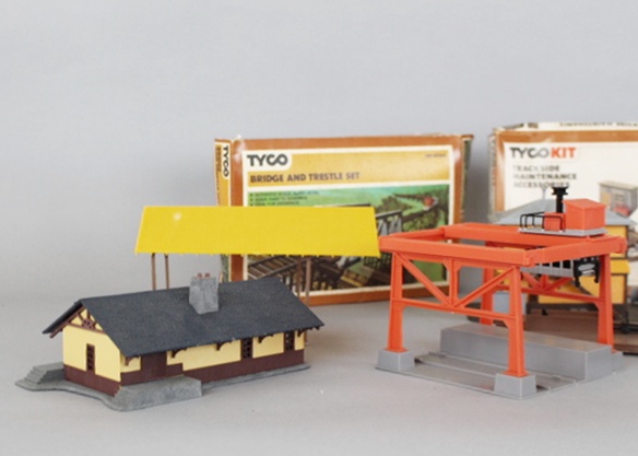TYCO HO Scale Train Buildings & Accessories | EBTH