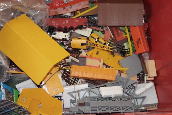 TYCO HO Scale Train Buildings & Accessories | EBTH