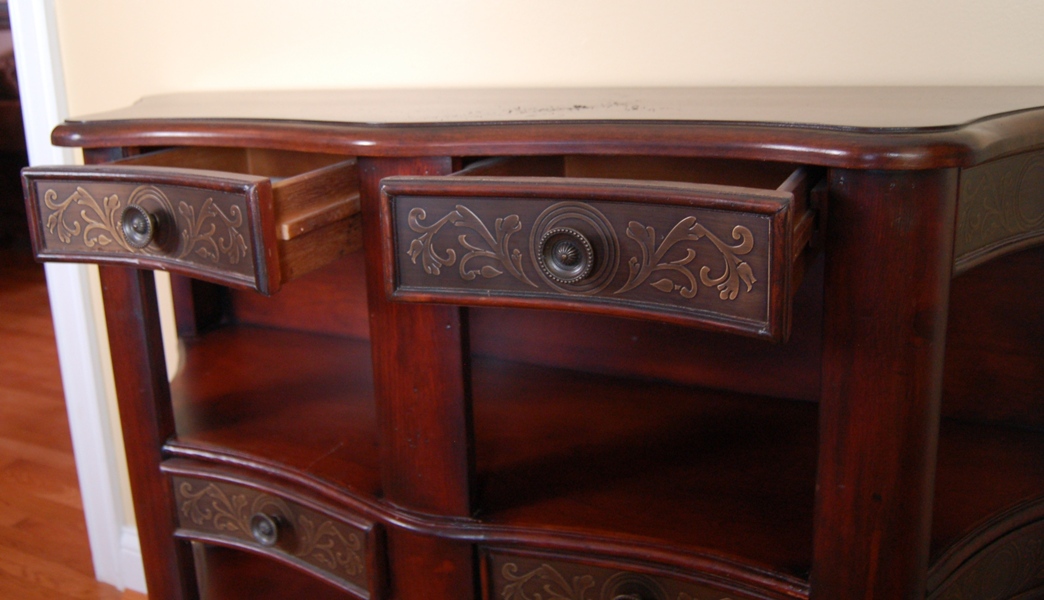 Four Drawer Scallop-Front Console Table | EBTH