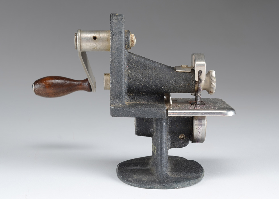 Singer Ball Bearing Hand Operated Pinker | EBTH