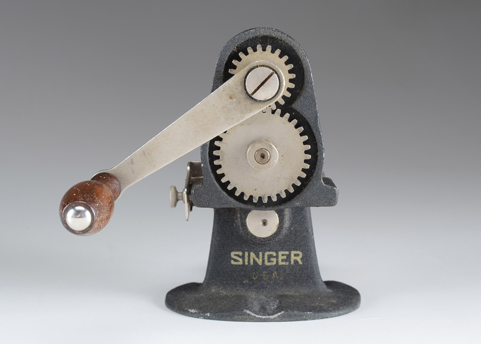 Singer Ball Bearing Hand Operated Pinker | EBTH