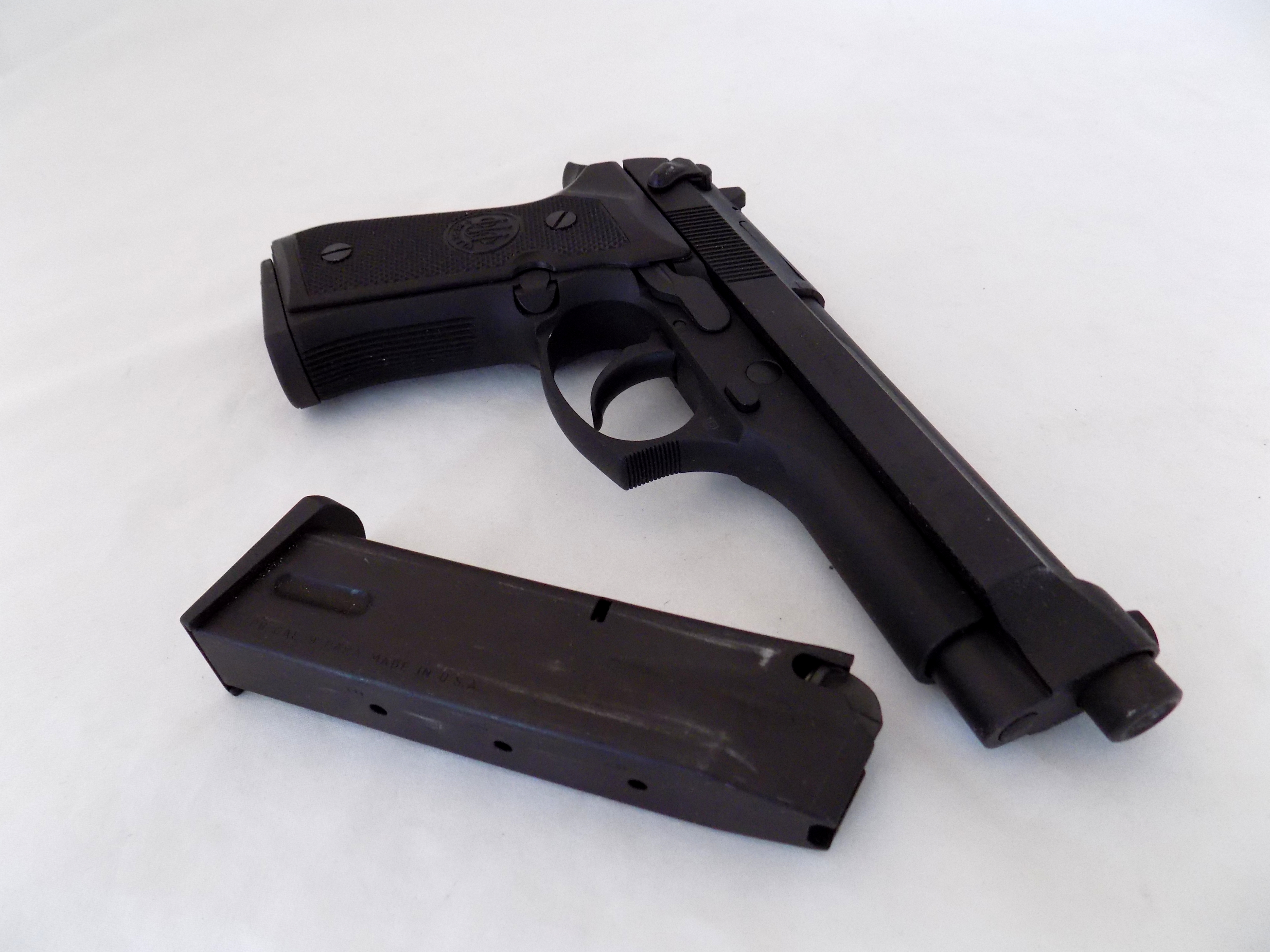 Beretta 9MM Parabellum Handgun with Case | EBTH