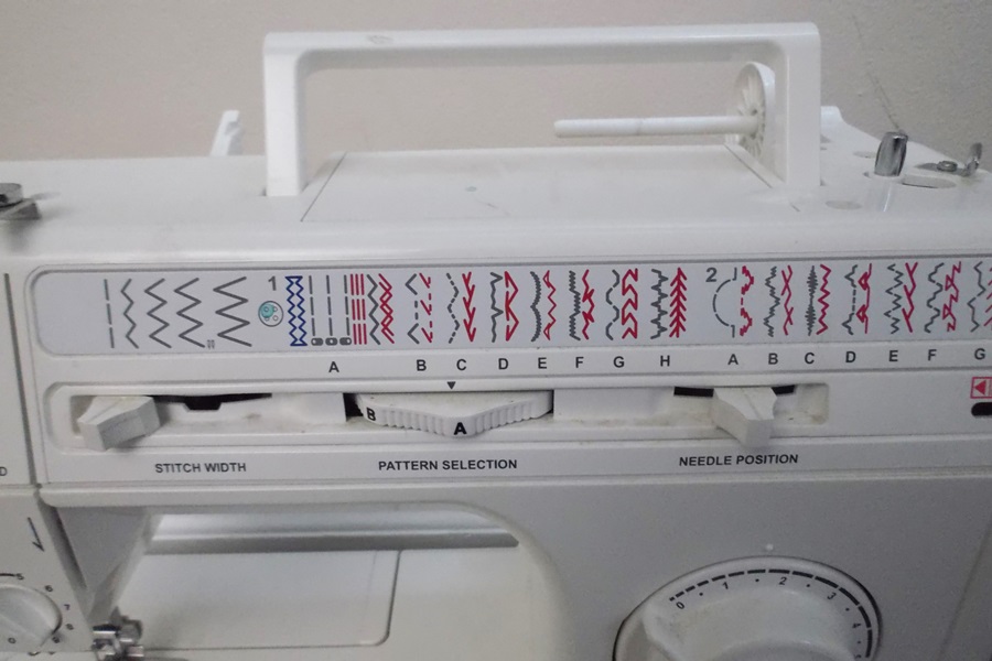 Singer 5050C Portable Sewing Machine | EBTH