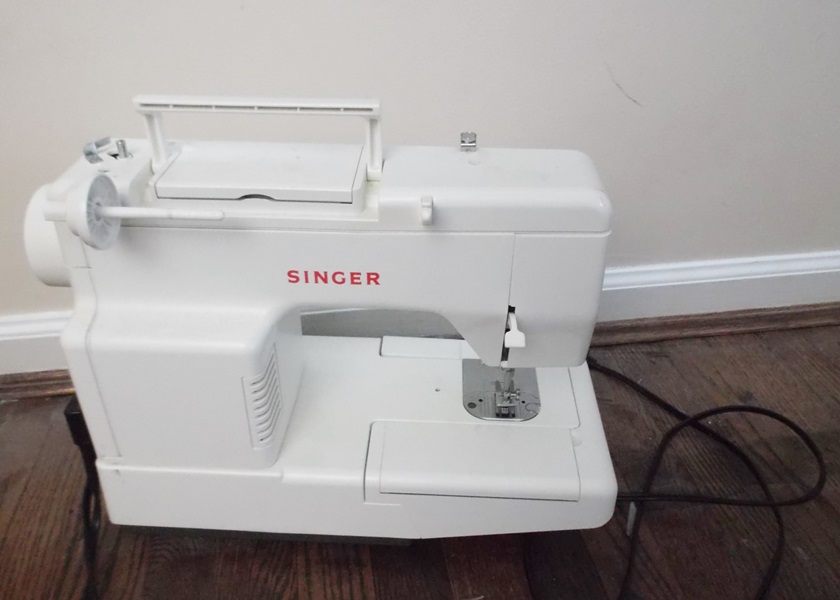 Singer 5050C Portable Sewing Machine | EBTH