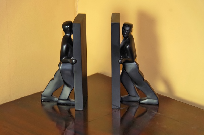 "Pushing Men" Bookends by Chris Collicott | EBTH