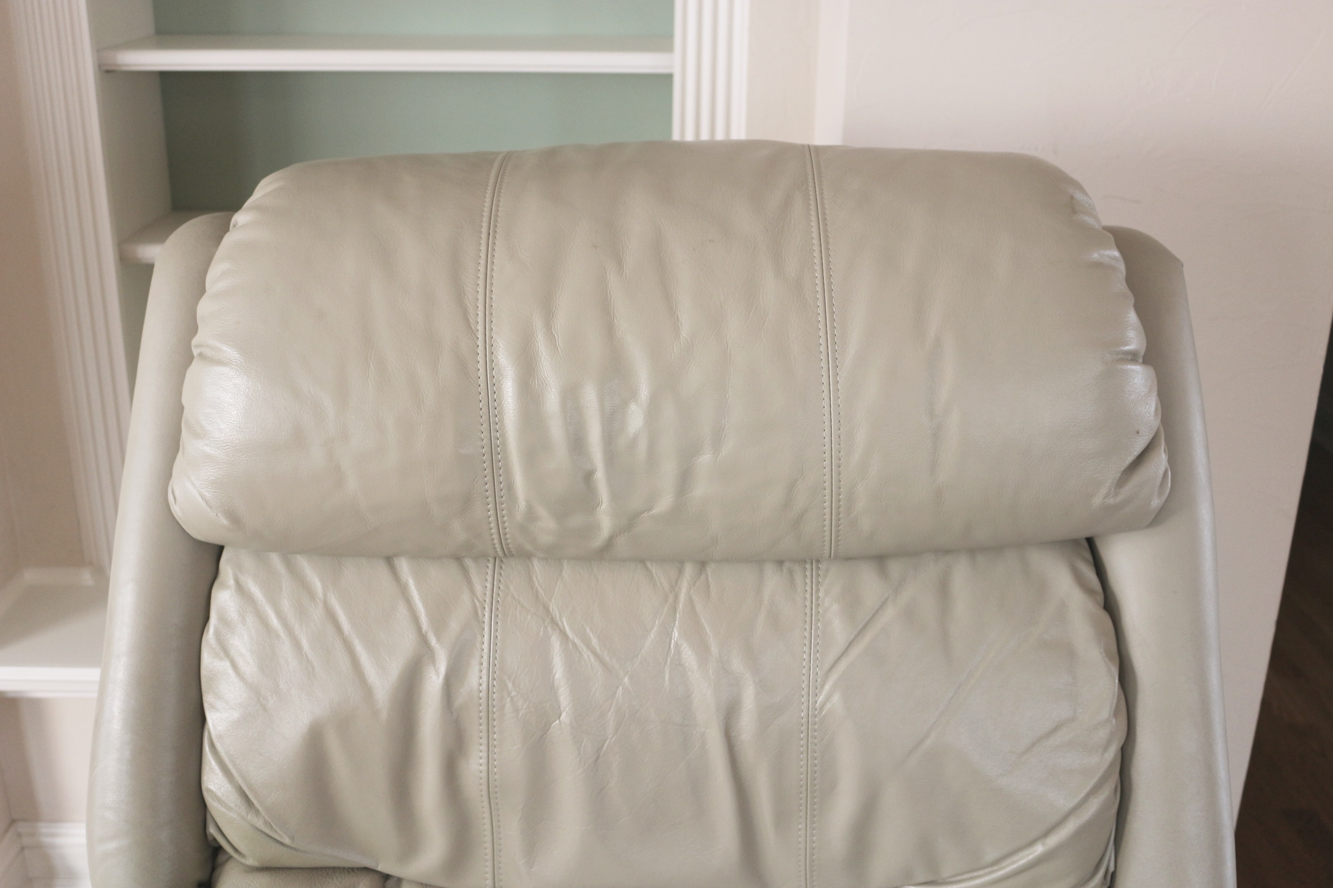 Lazy-Boy Leather Swivel Recliner | EBTH