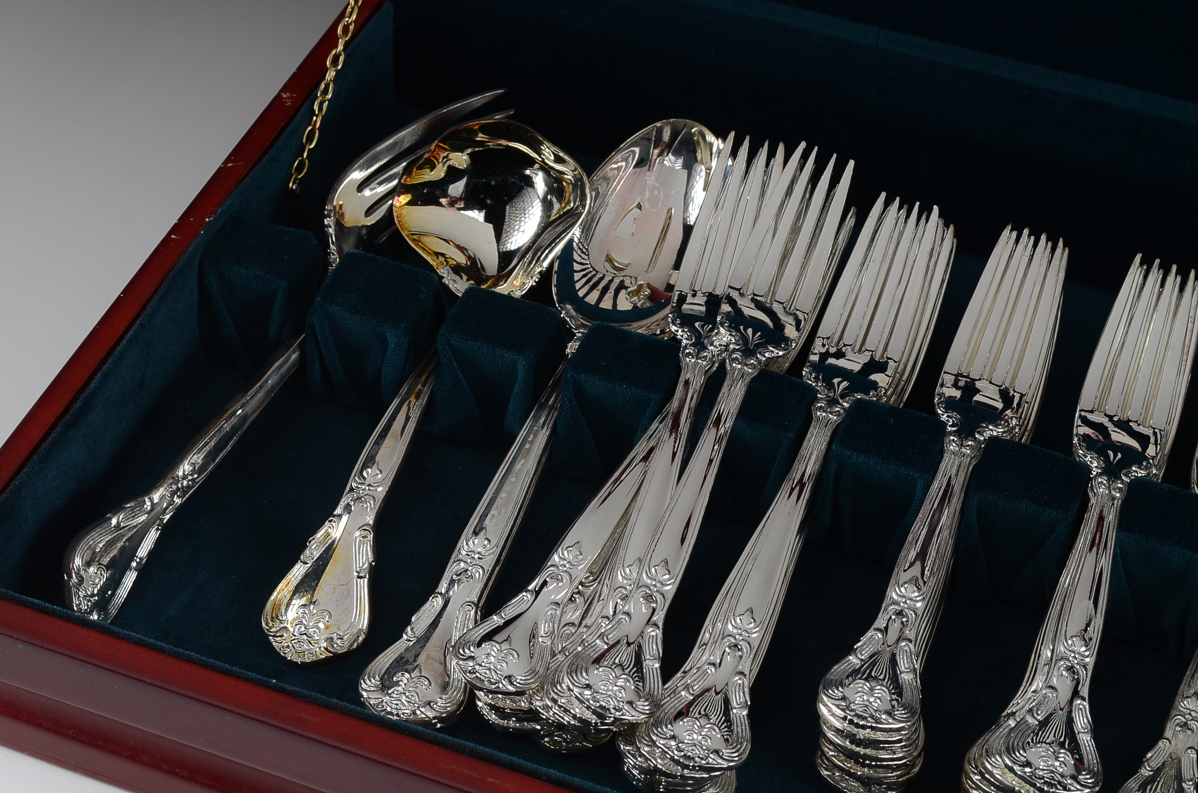 Godinger "Grand Master" Silver Plate Flatware Set | EBTH