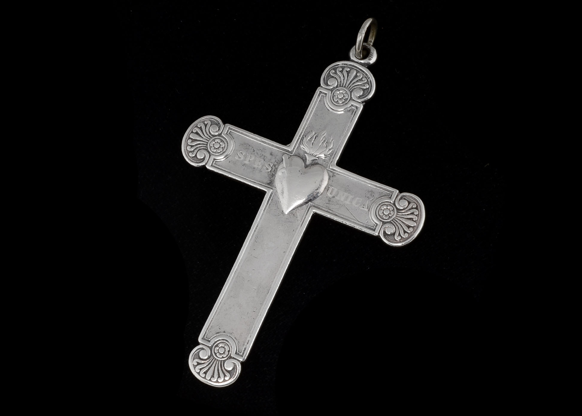 Silver Cross Pendant with Sacred Heart | EBTH