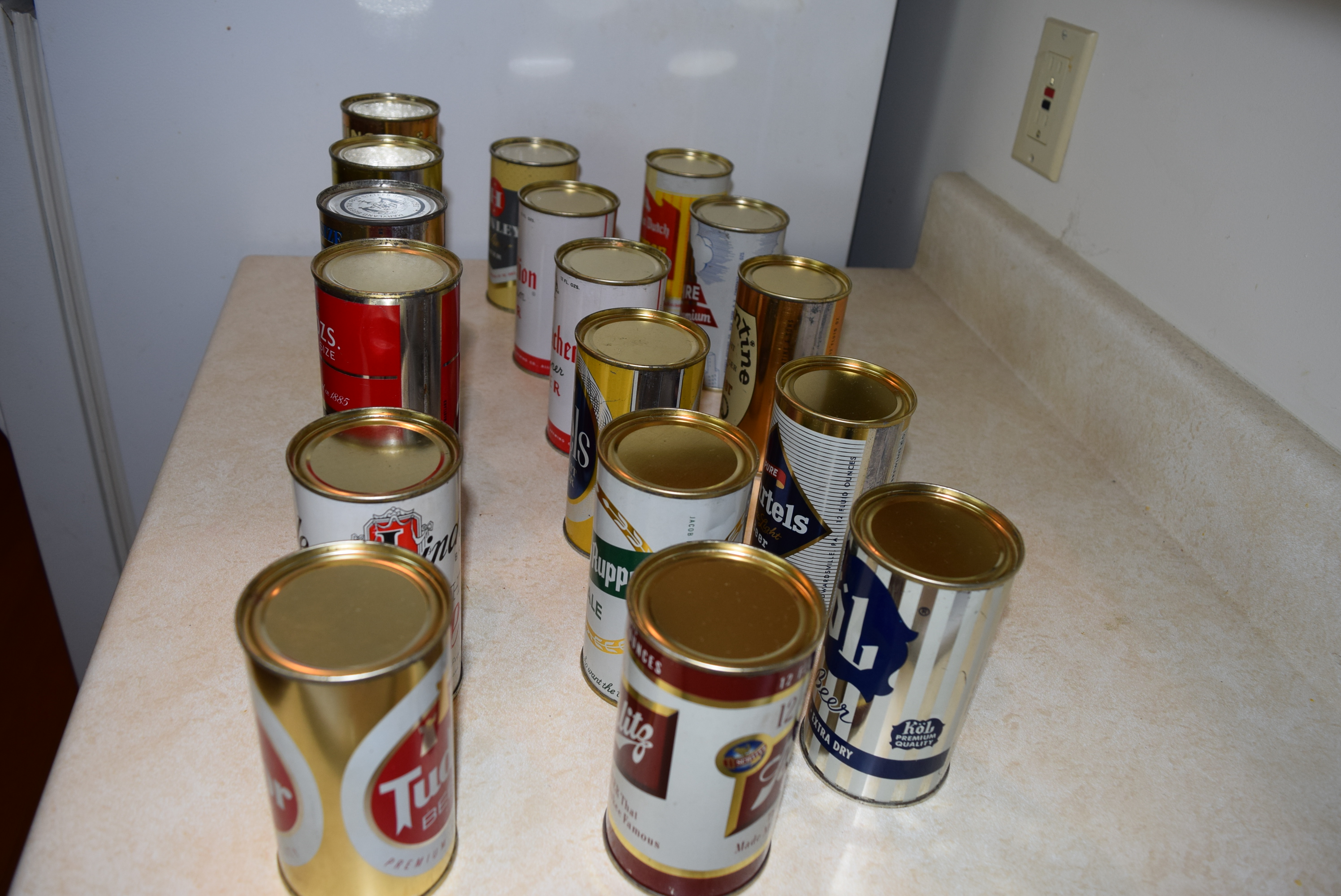 Mid-Century Collectible Beer Cans | EBTH