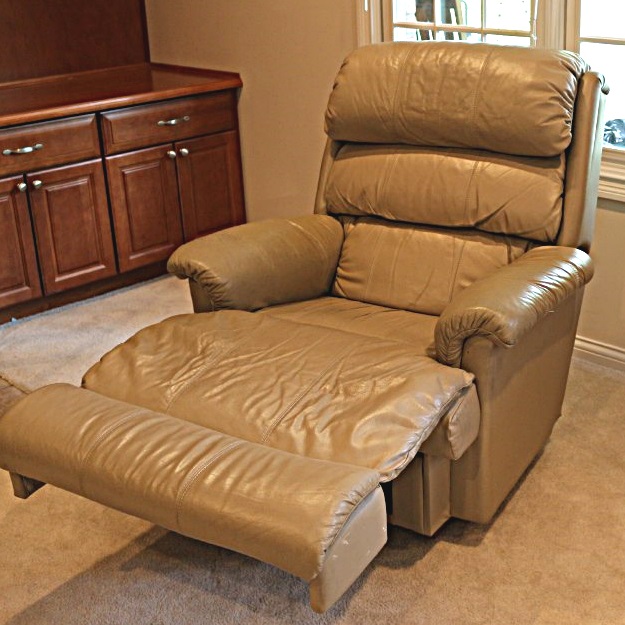 Lazy-Boy Leather Swivel Recliner | EBTH