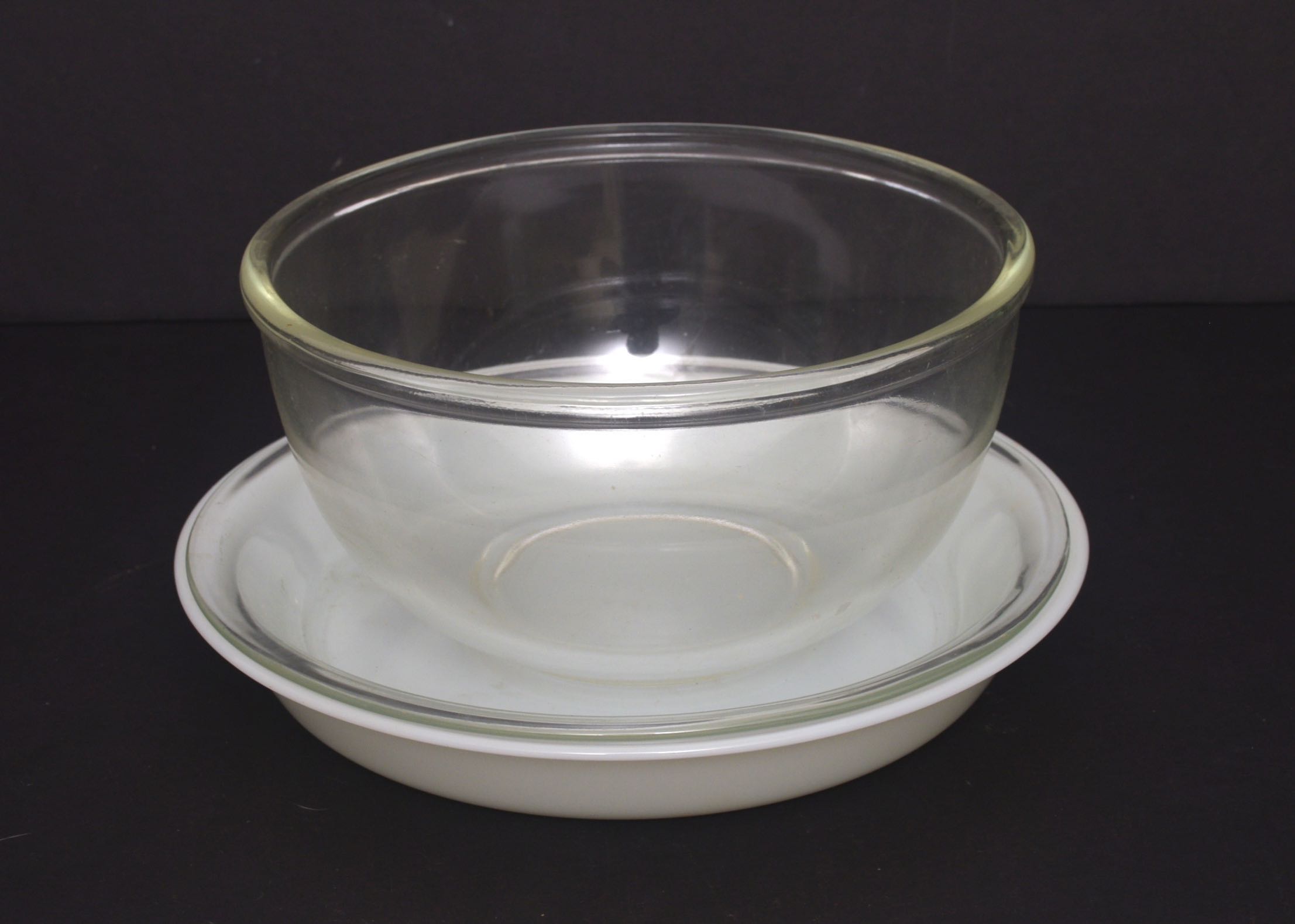 Three Pyrex Dishes | EBTH