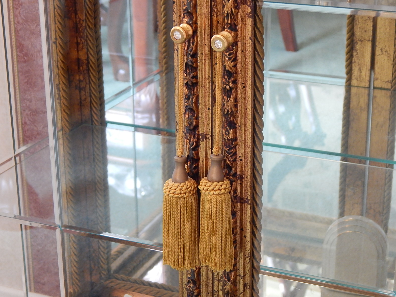 Italian Curio Cabinet | EBTH