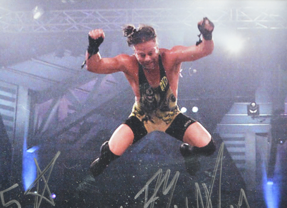 Wrestler Rob Van Dam Signed Photo | EBTH