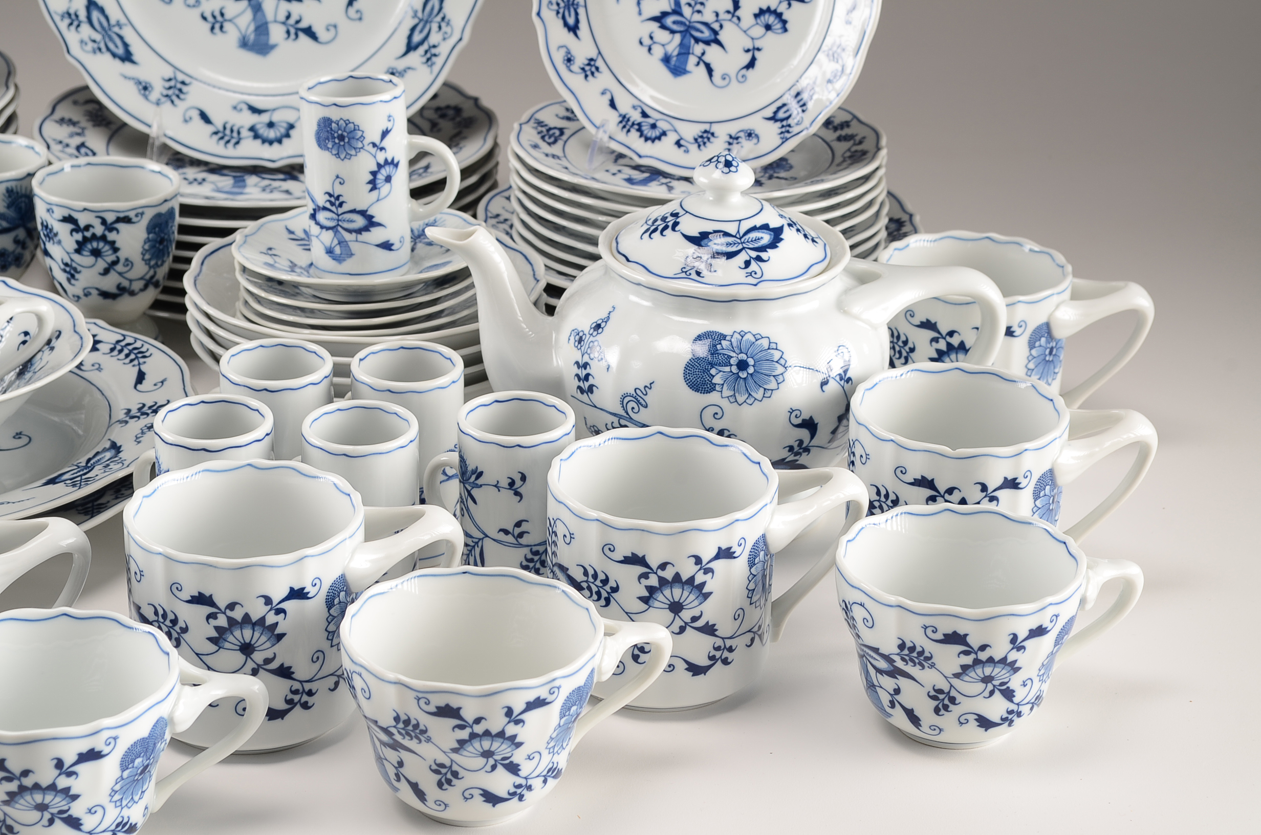 Blue Danube Blue Onion China Set | EBTH